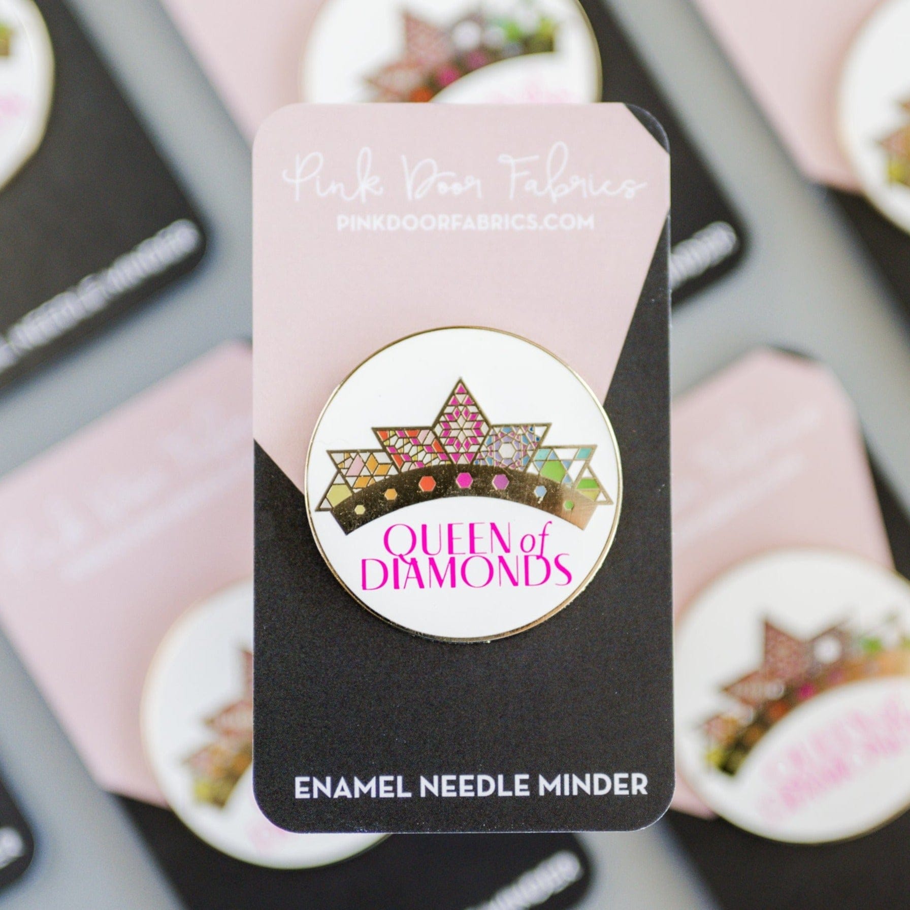 Queen of Diamonds - Magnetic Pin – Pink Door Fabrics